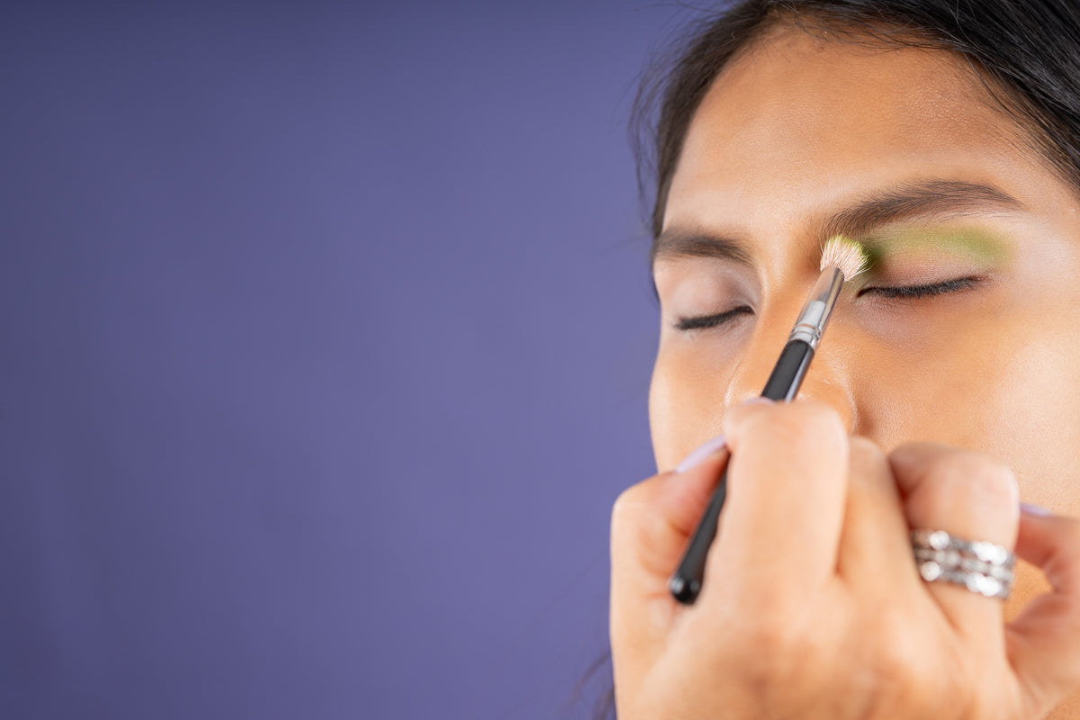 Applying Eyeshadow Primer or Concealer — The Porch Swing Store